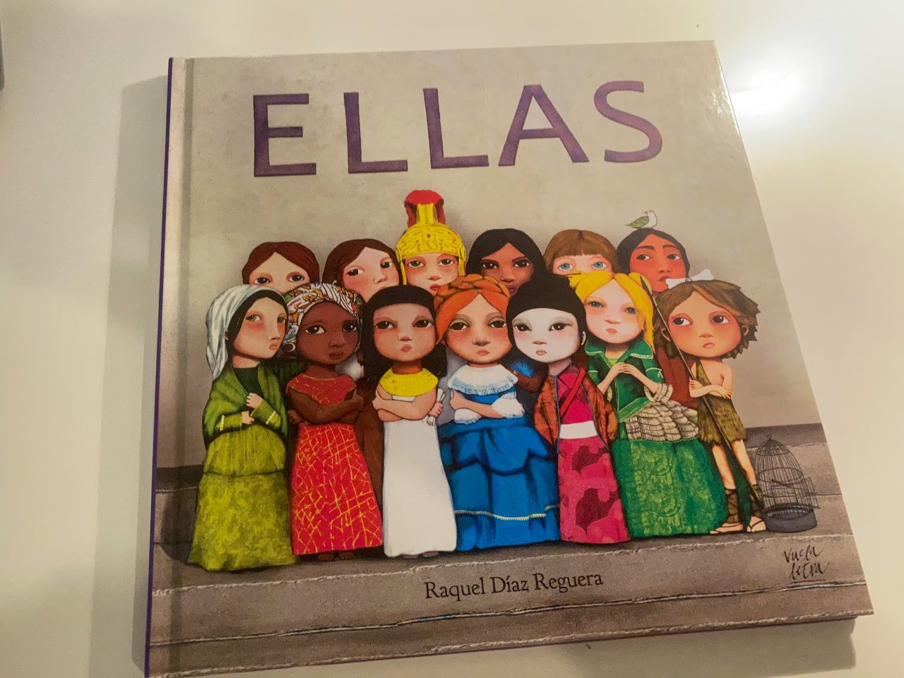 "Ellas", el libro que todas y todos debemos leer. - Ideas para Profes